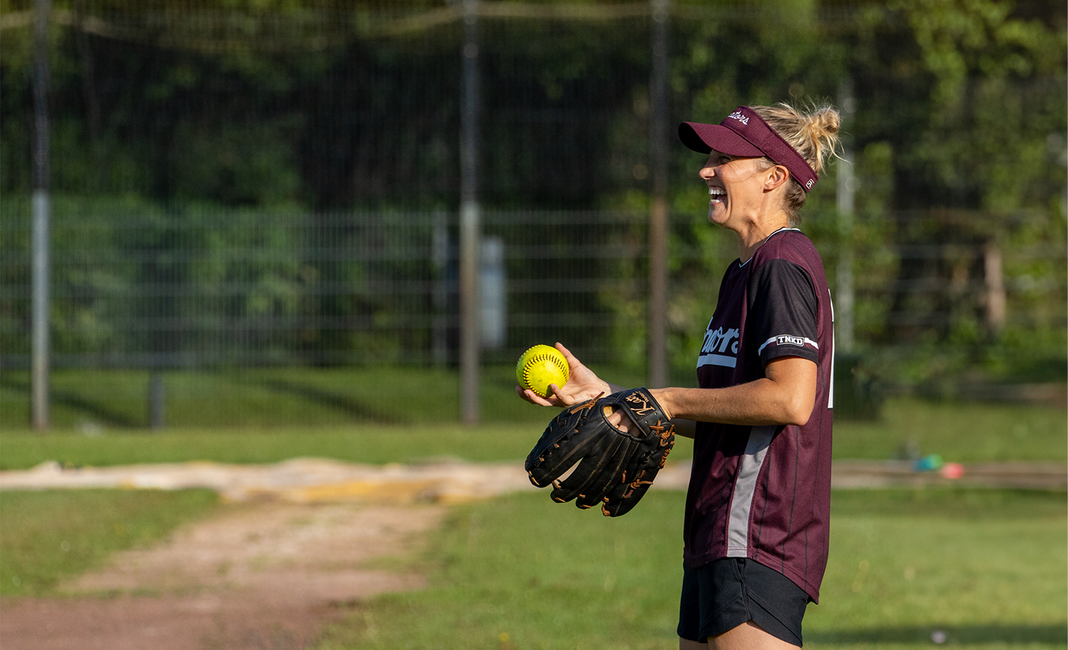 SENATORS SOFTBALL - BACK ON TRACK